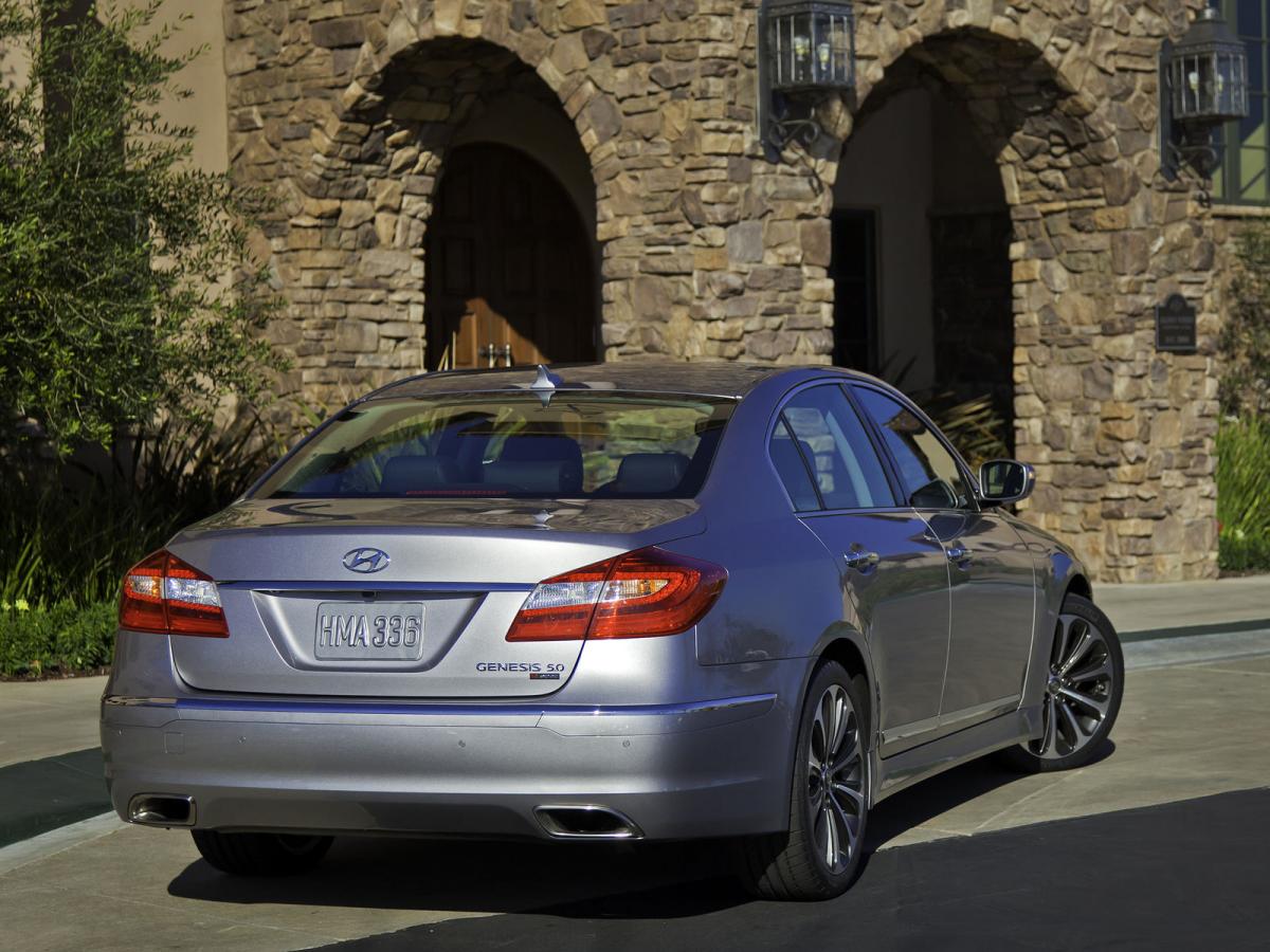 Hyundai Genesis 3.8i V6 24V (290 Hp)